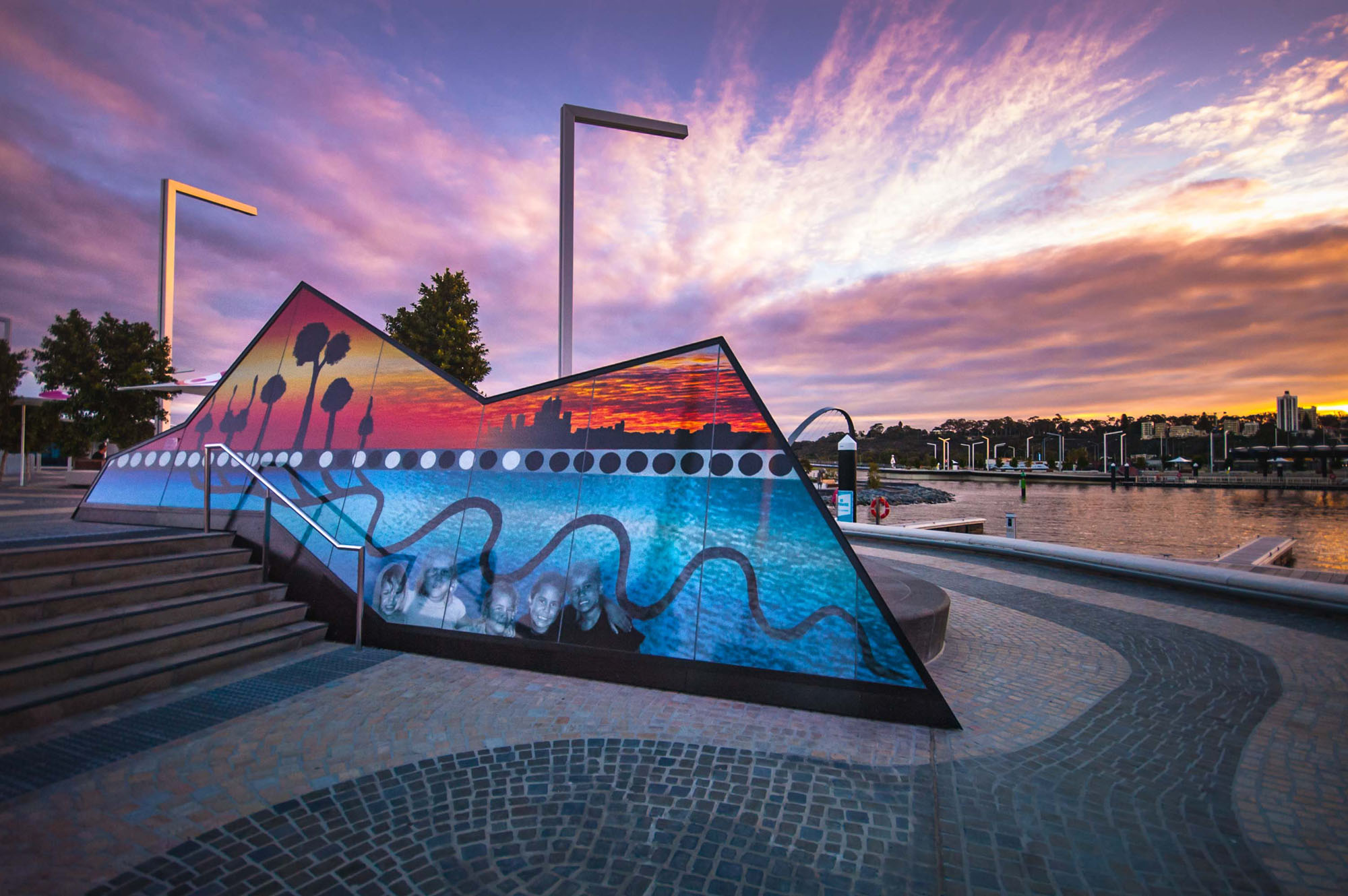 Elizabeth Quay Lightwalls - Publik