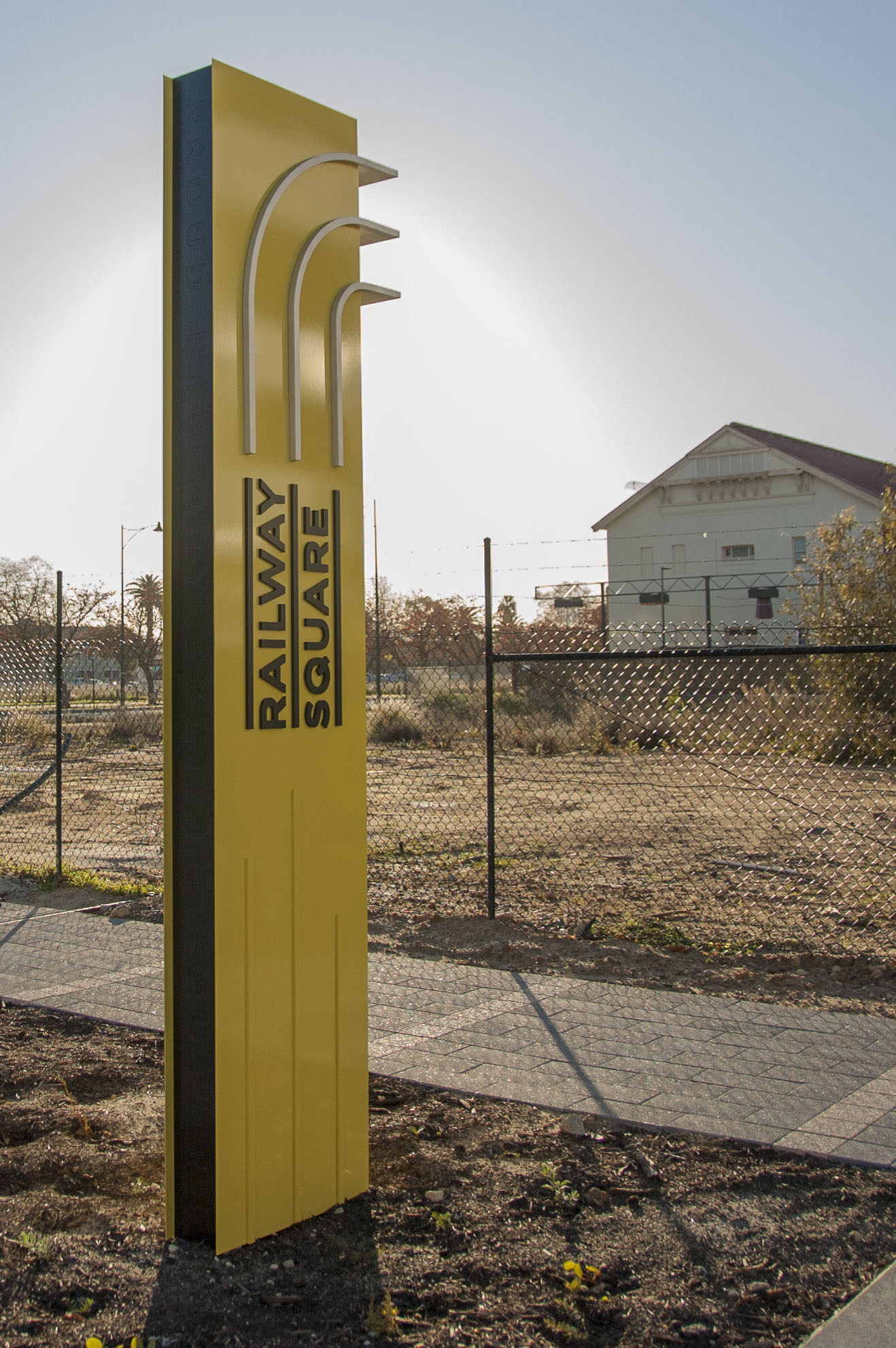 Midland Railway Square - Publik