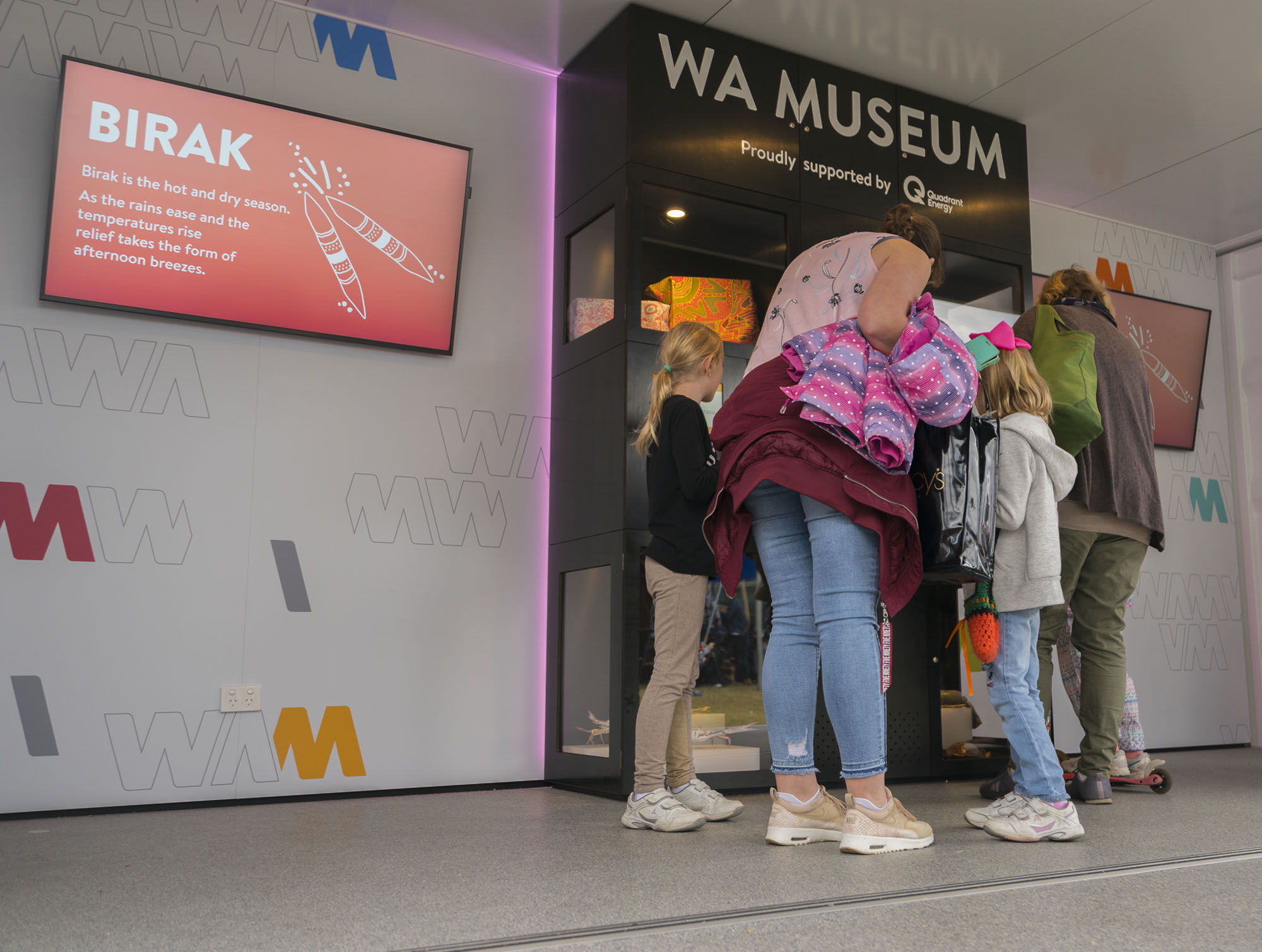 WAM Travelling Sea Container - Publik